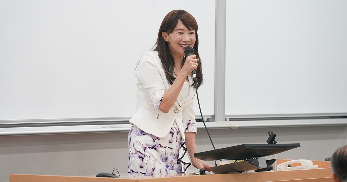 アグネス・チャン客員教授による特別講義「大阪から社会に貢献するために～学生生活のなかでできること～」｜イベント・講演会｜DAIKEI Topics｜大阪経済大学